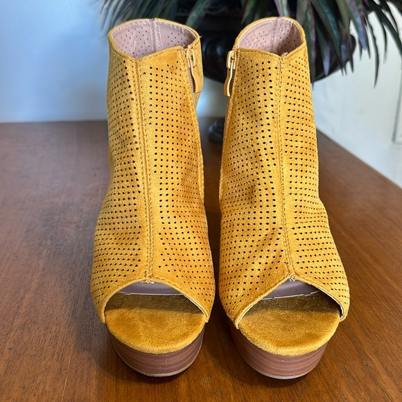 TOP Moda | Shoes | Top Moda Mustard Chunky Stacked Block Heel Ankle ...